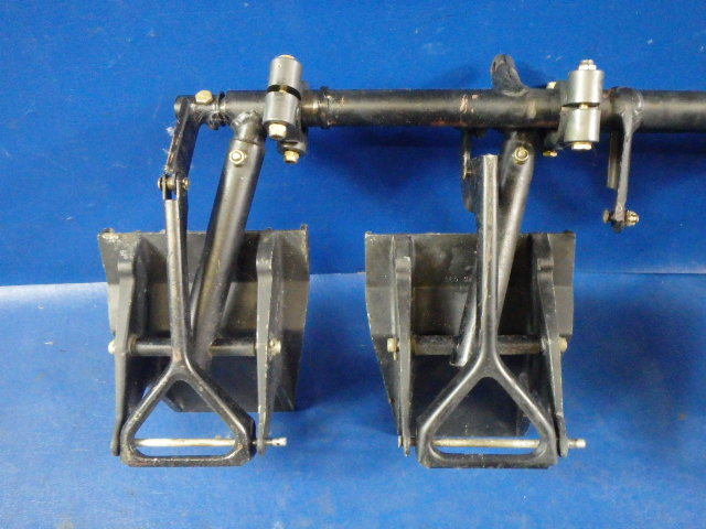 Cessna SET BRAKE AND RUDDER PEDALS